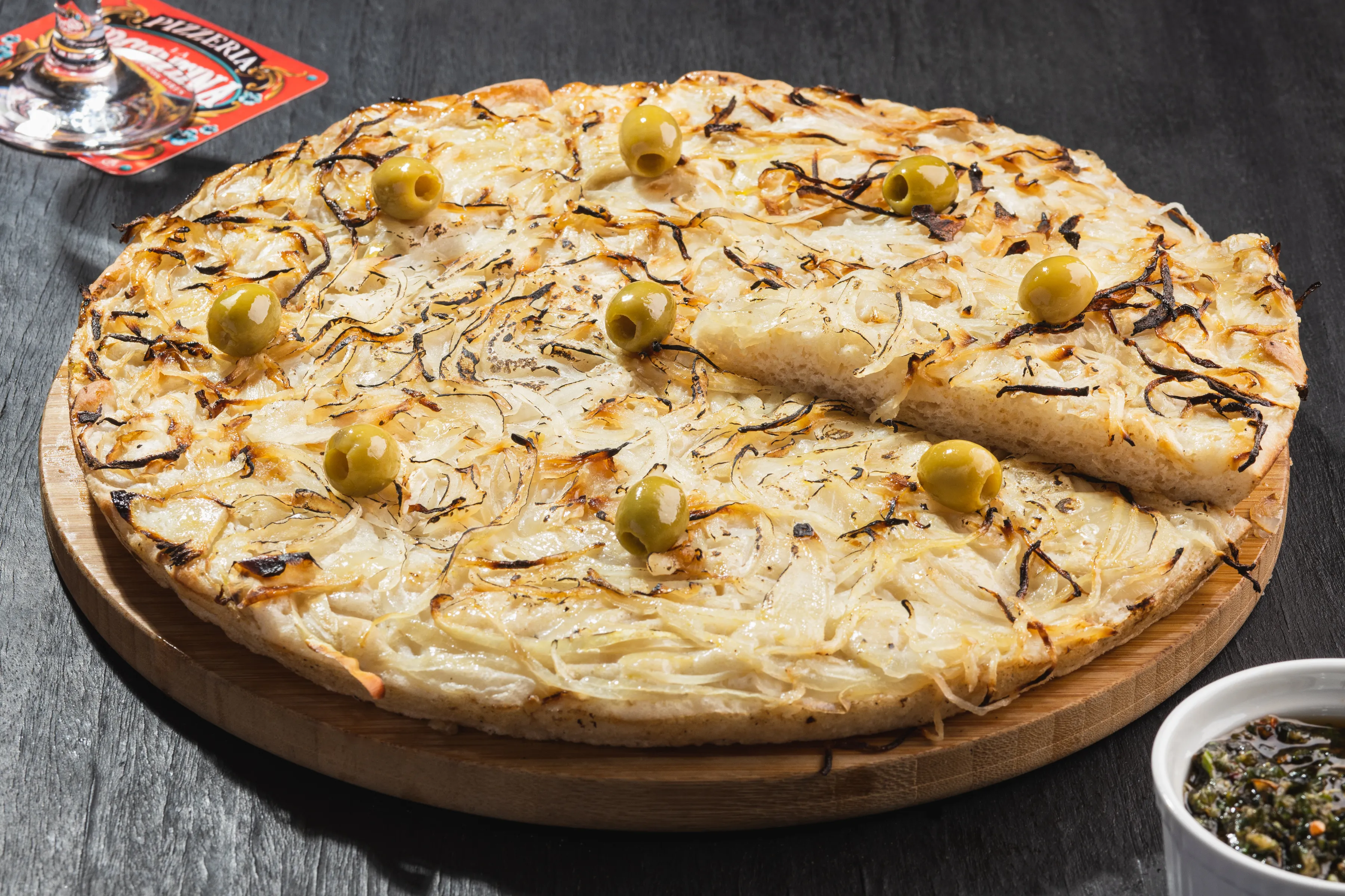 Pizza Fugazza Grande - La Argentina Pizzería | El sabor de Buenos Aires