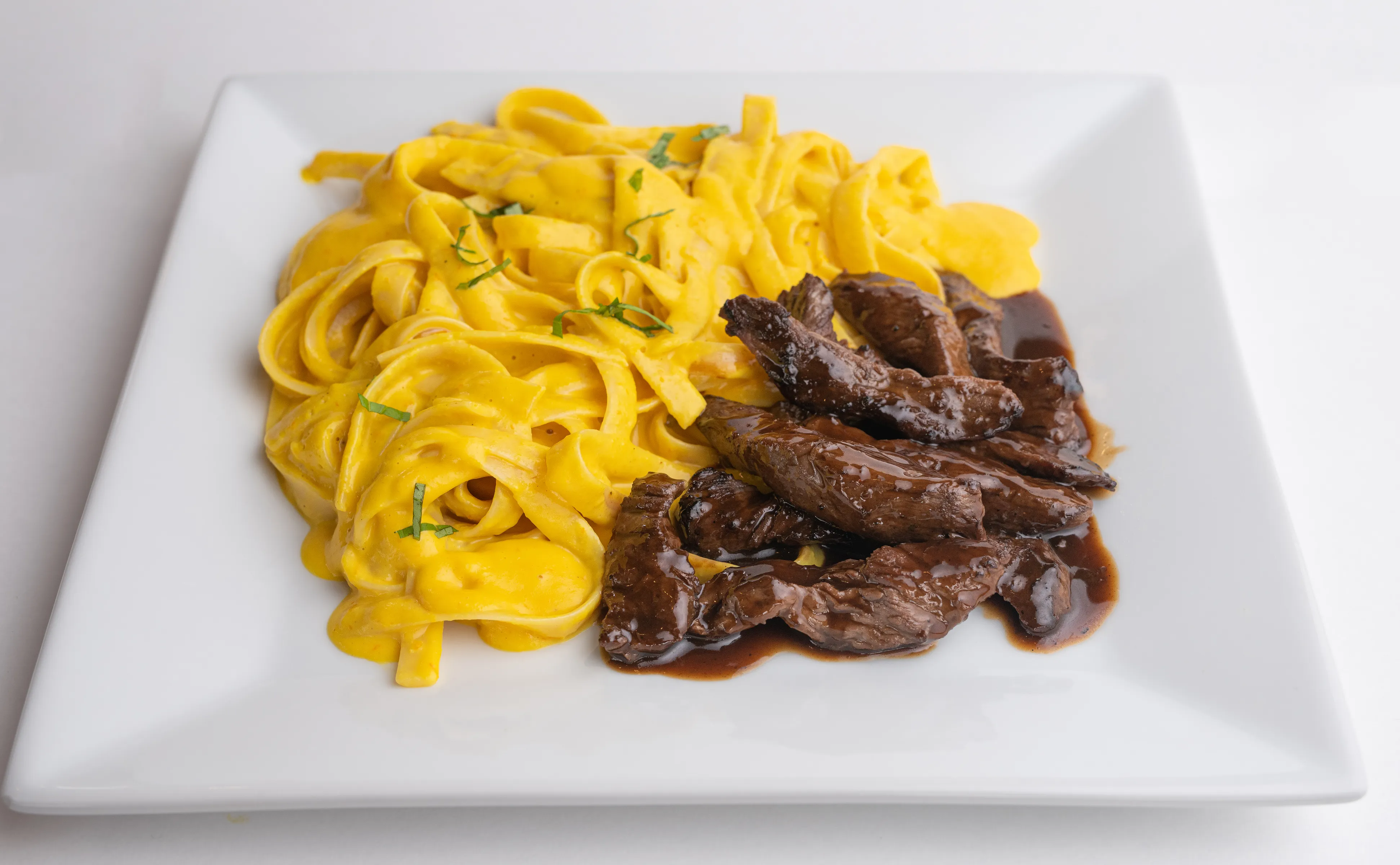 Fetuccini a la huancaína con carne - Delicass | Como en casa