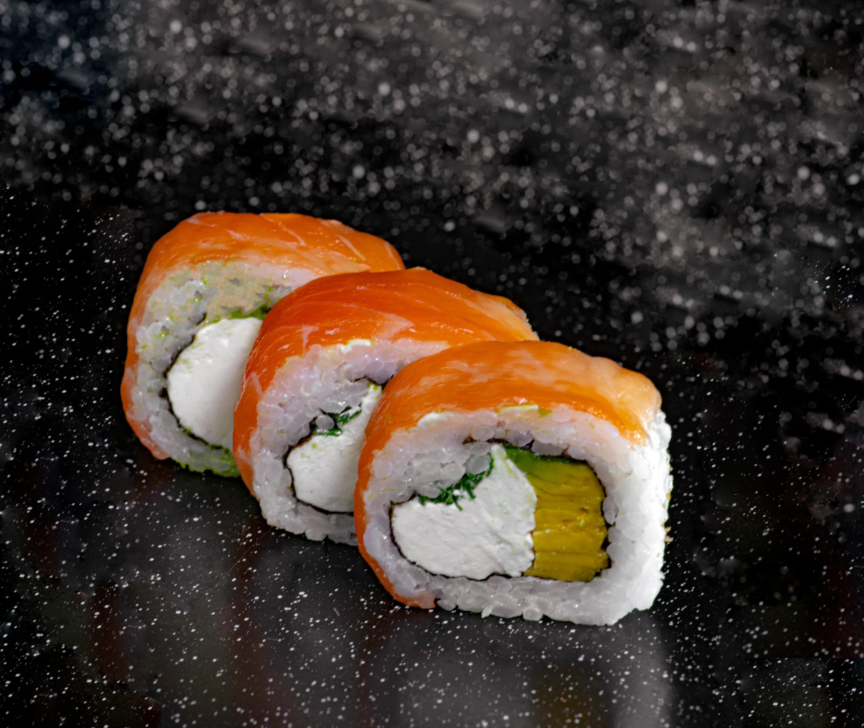 33. Sake kani roll - Mary's Sushi Rolls | Fusión Nikkei