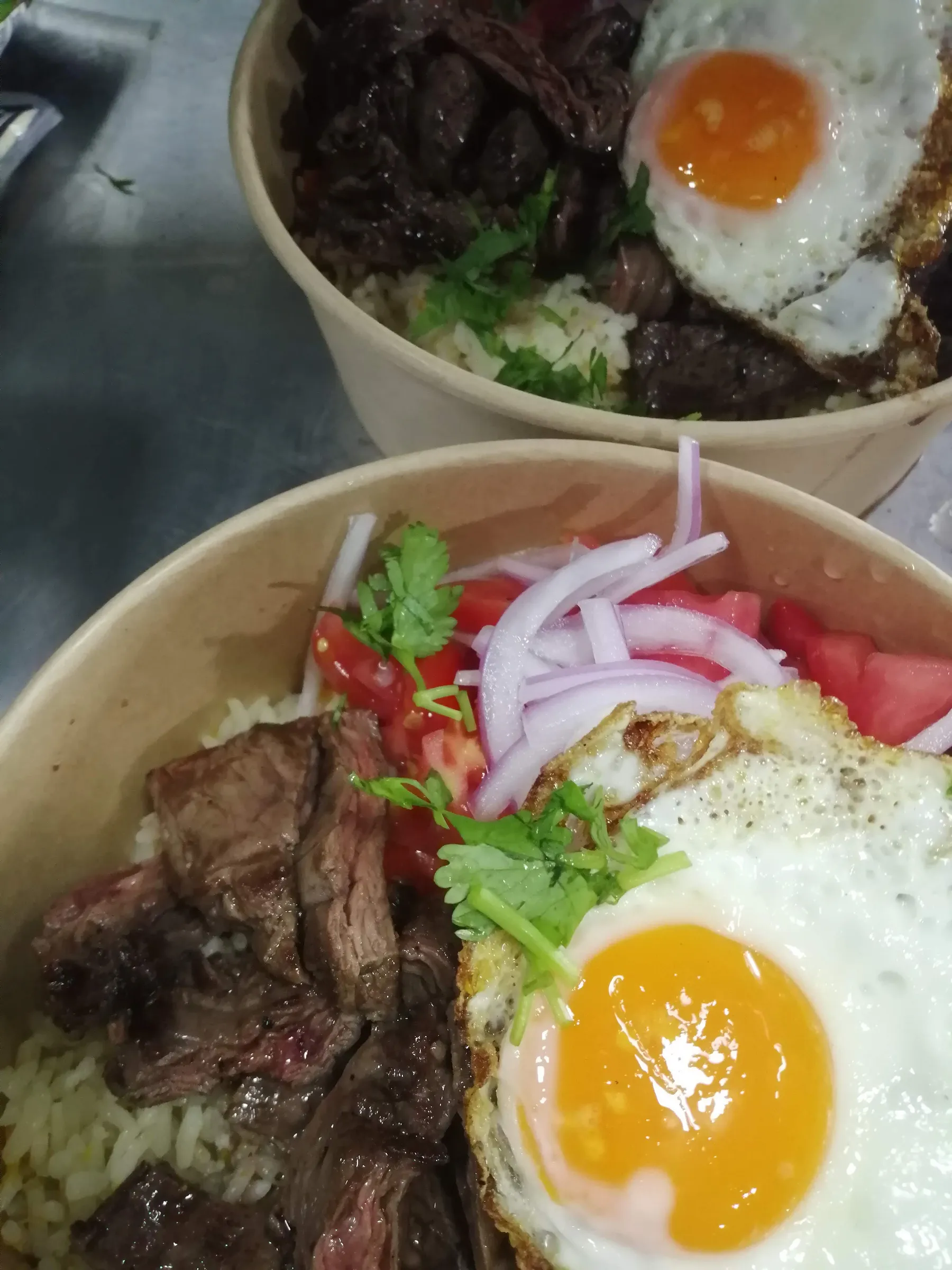 El bistec con arrocito y hueo' frito - Na Que Ver | Cocinería Chilena