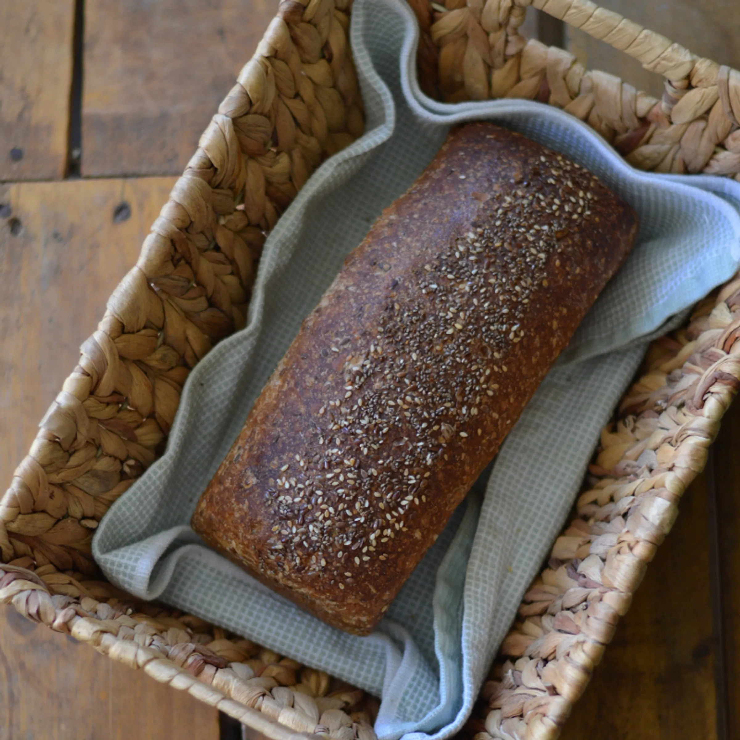 Pan de Masa Madre Integral c/ semillas 🌱 - Ánima | Pastelería Natural