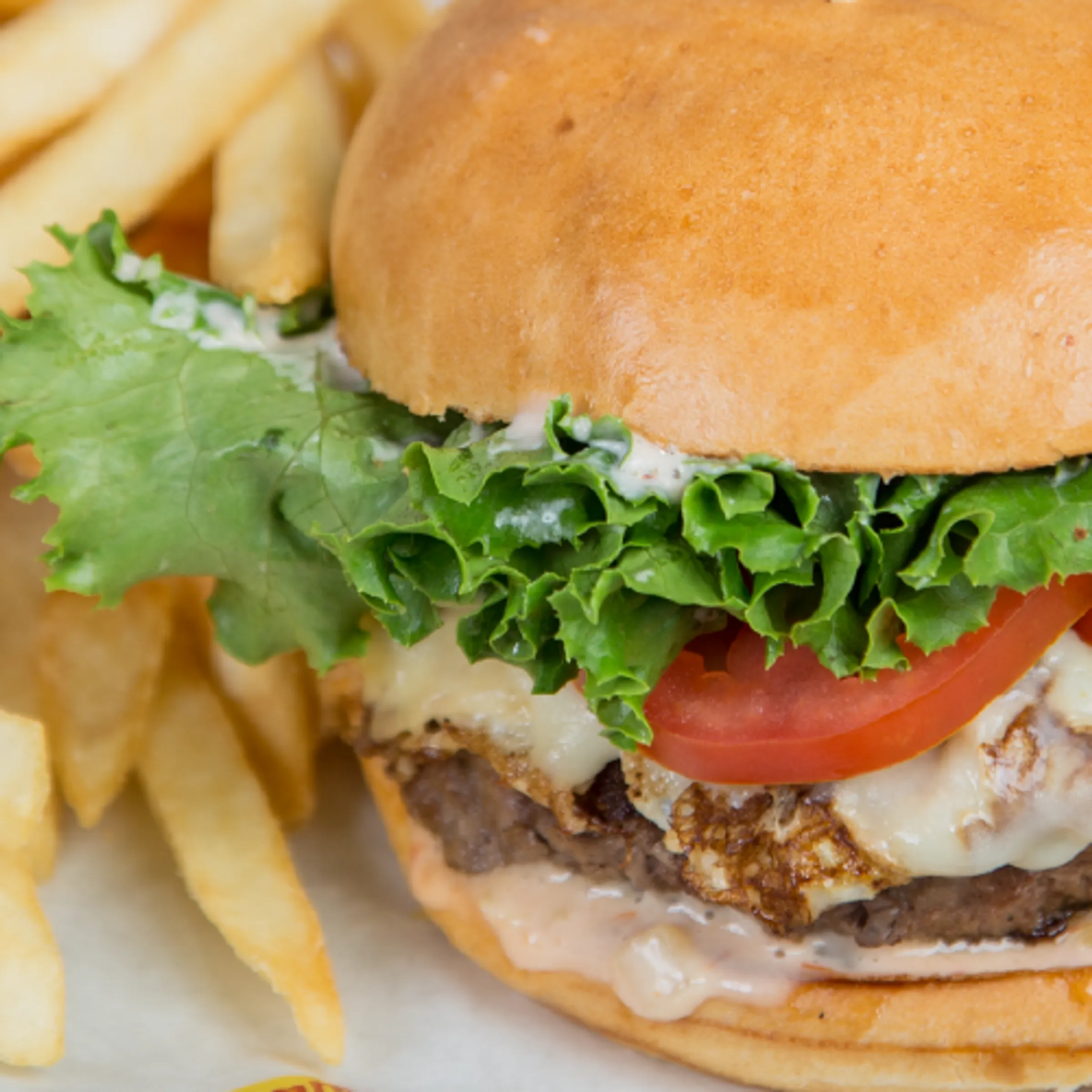The Royal - Johnny Rockets | ¡Burgers, shakes, fries & fun!