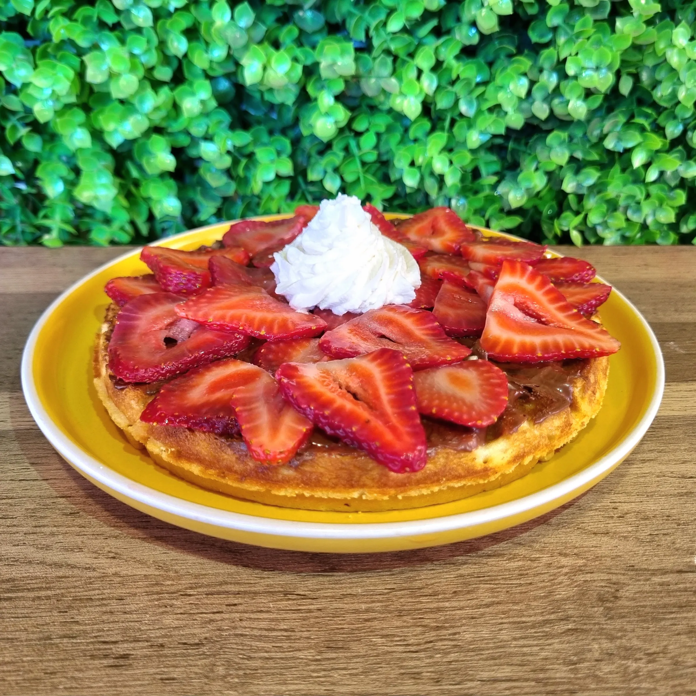 Waffle Nutella Frutilla - Dulce Vainilla | Café, Arte y Waffles en Santiago