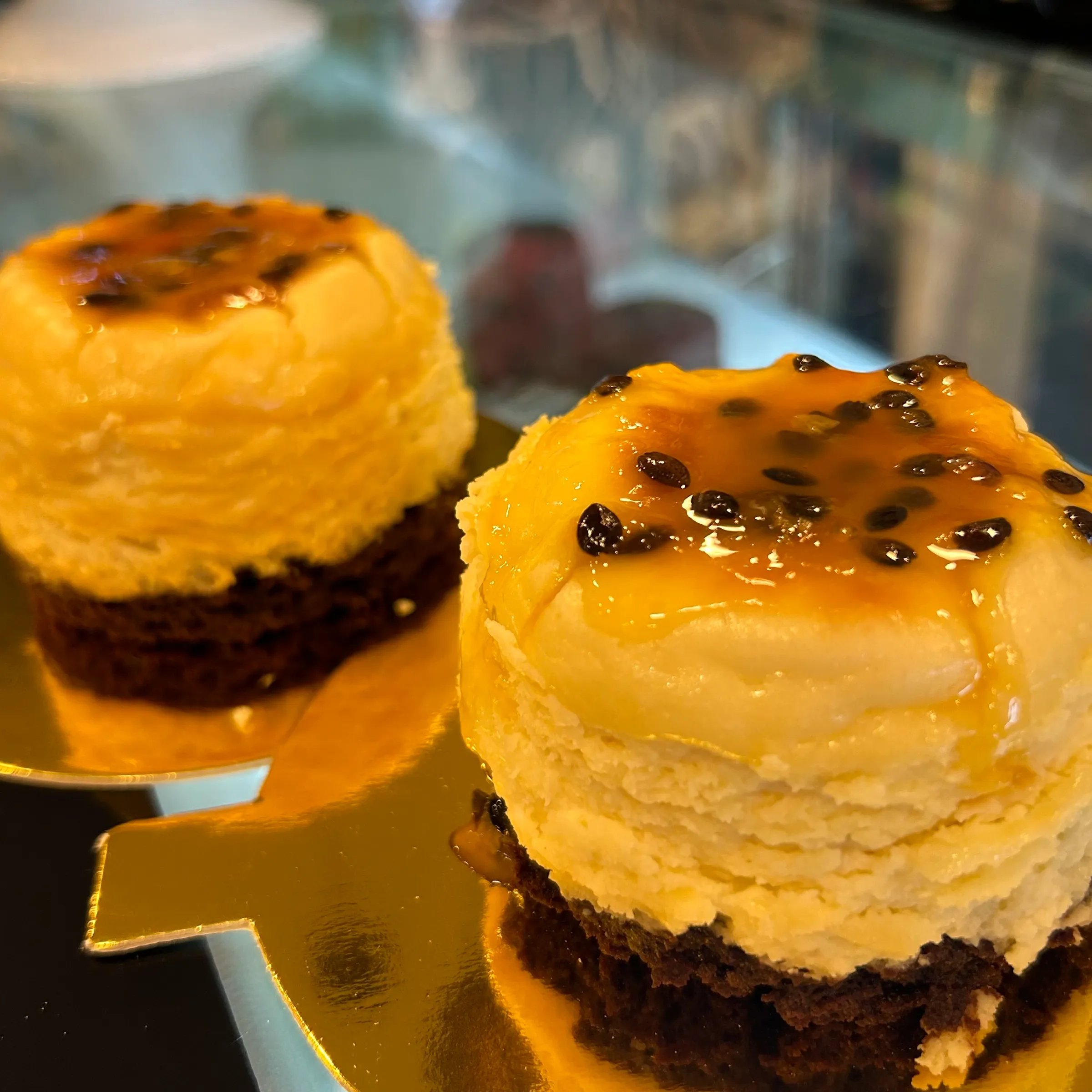 Cheesecake Brownie y Maracuyá - Pastelería Fernanda Carbonell