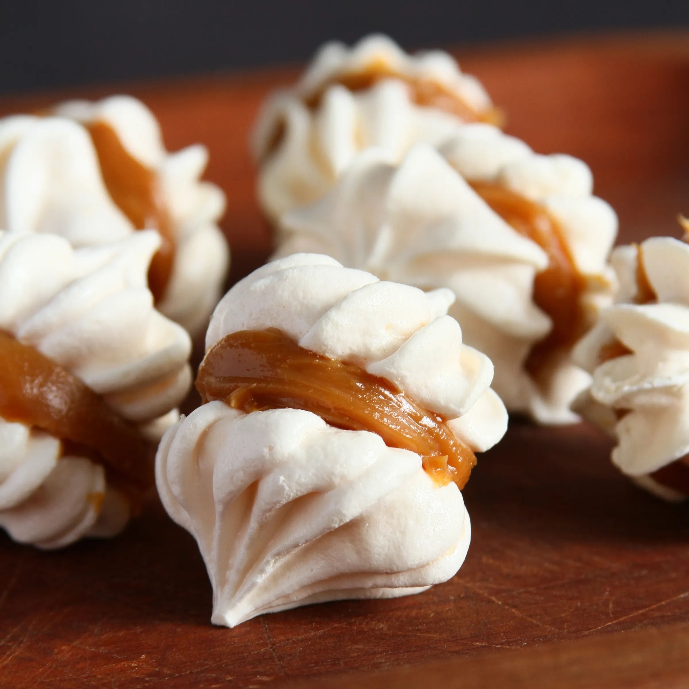 Merenguitos con Manjar - Thelivery | Pide online