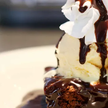 Johnny Rockets | Burgers, shakes, fries & fun!