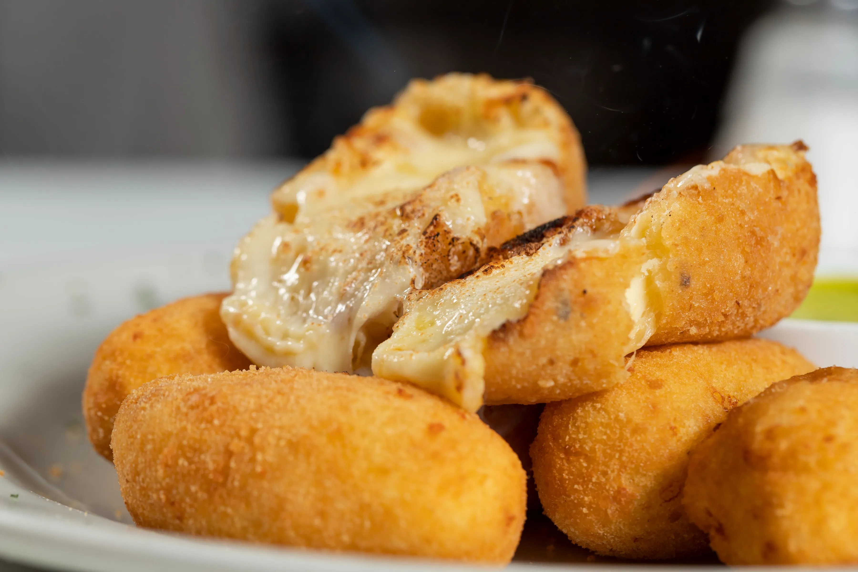 Yuquitas rellenas con queso en salsa a la huancaina. - Al Asador ...