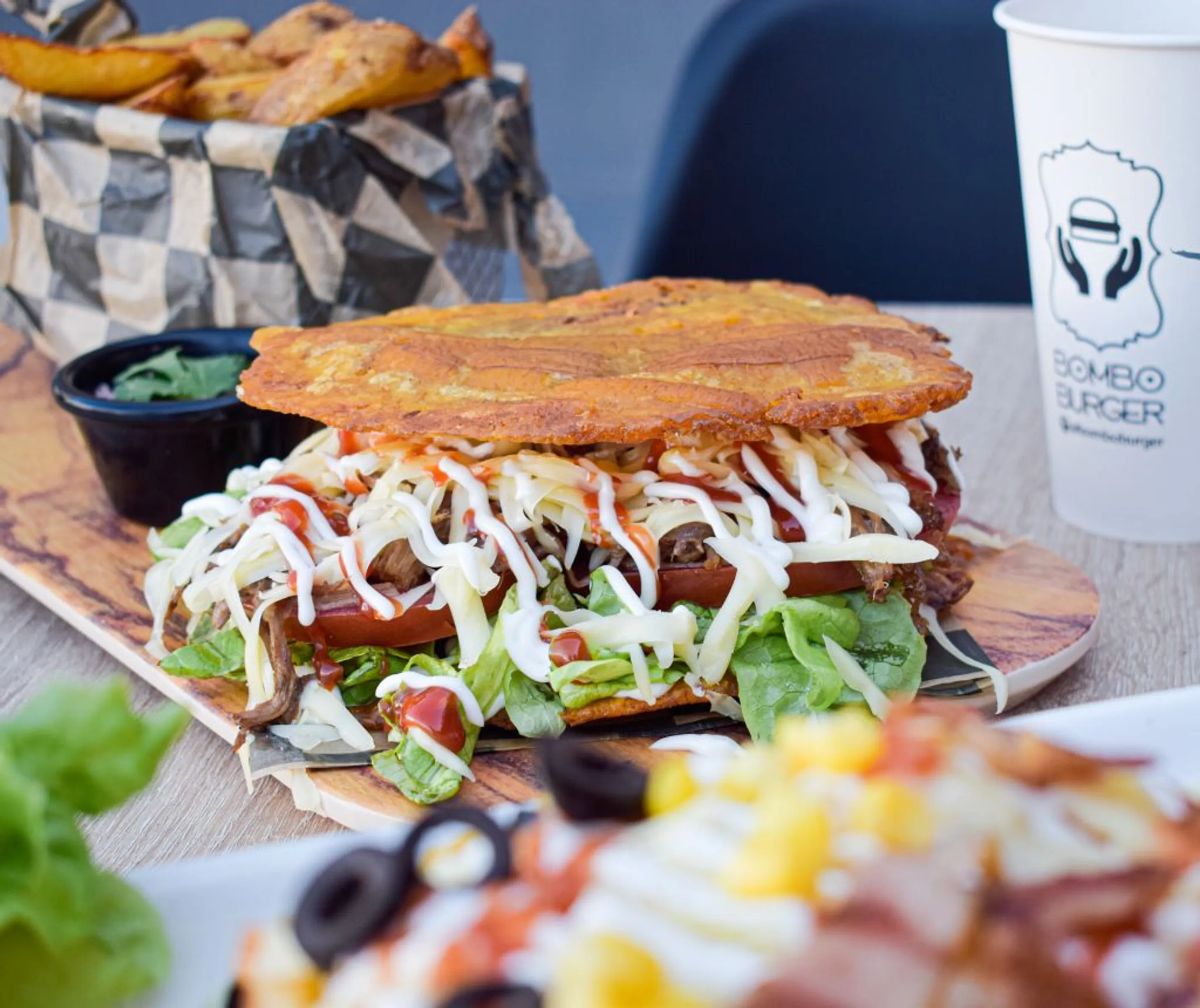 Patacón de carne - Bombo Burger | Hamburguesería