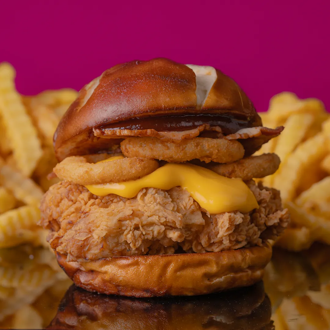 Burger del día: MFC (Madness Fried Chicken) - Notorious Burger | Pide ...