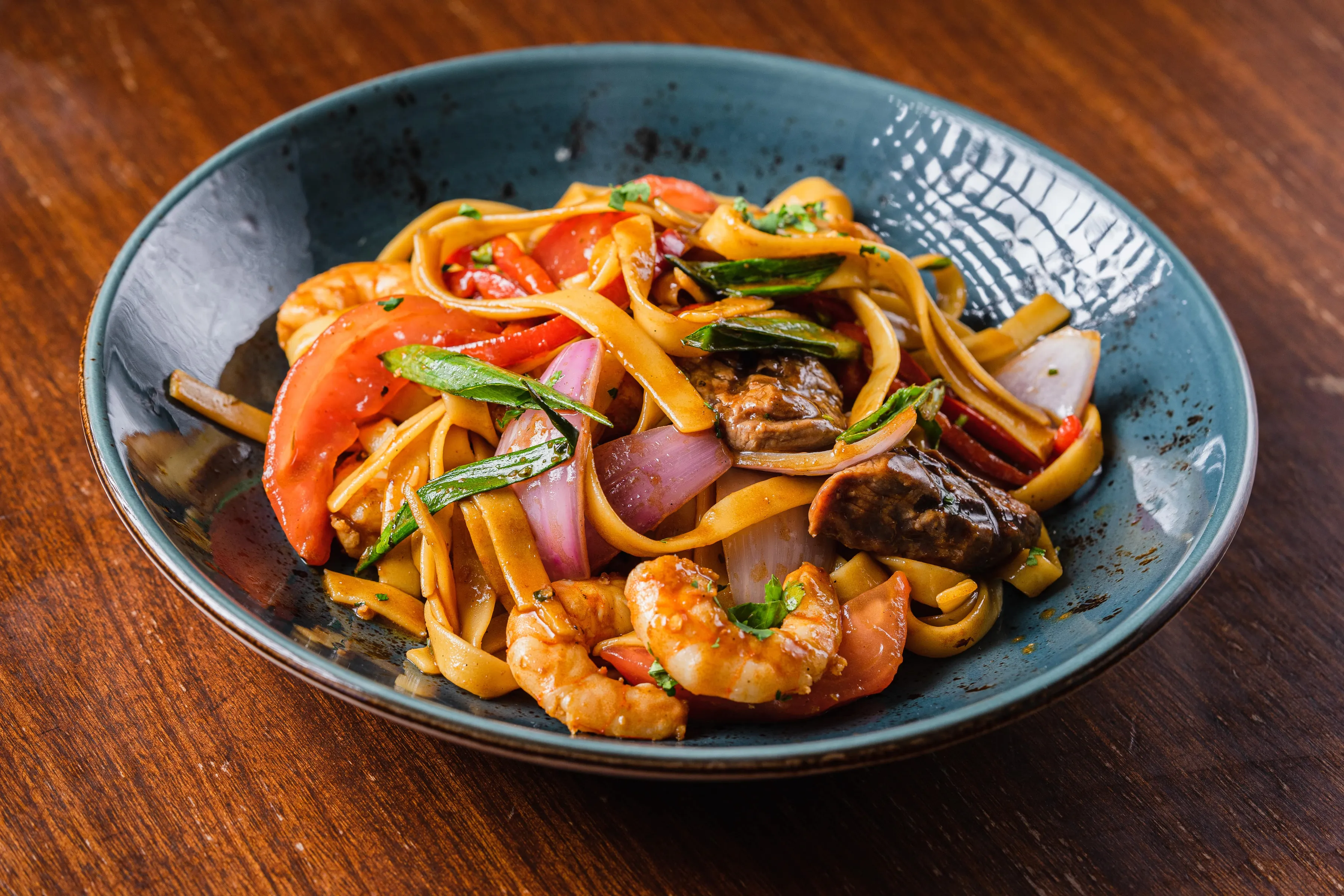 Fettuccine saltado filete camarón - Inagi - Comida peruana y sushi ...