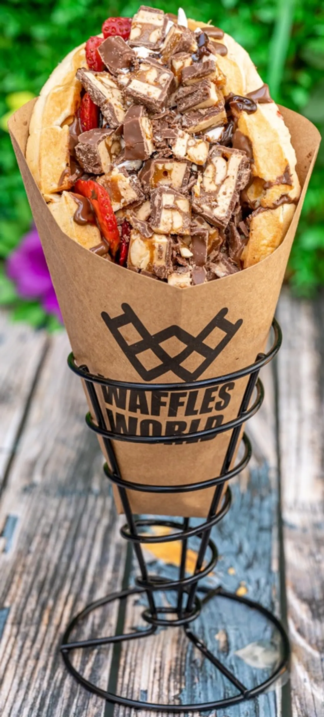 Waffle Snickers - WAFFLES WORLD | PIDE ONLINE