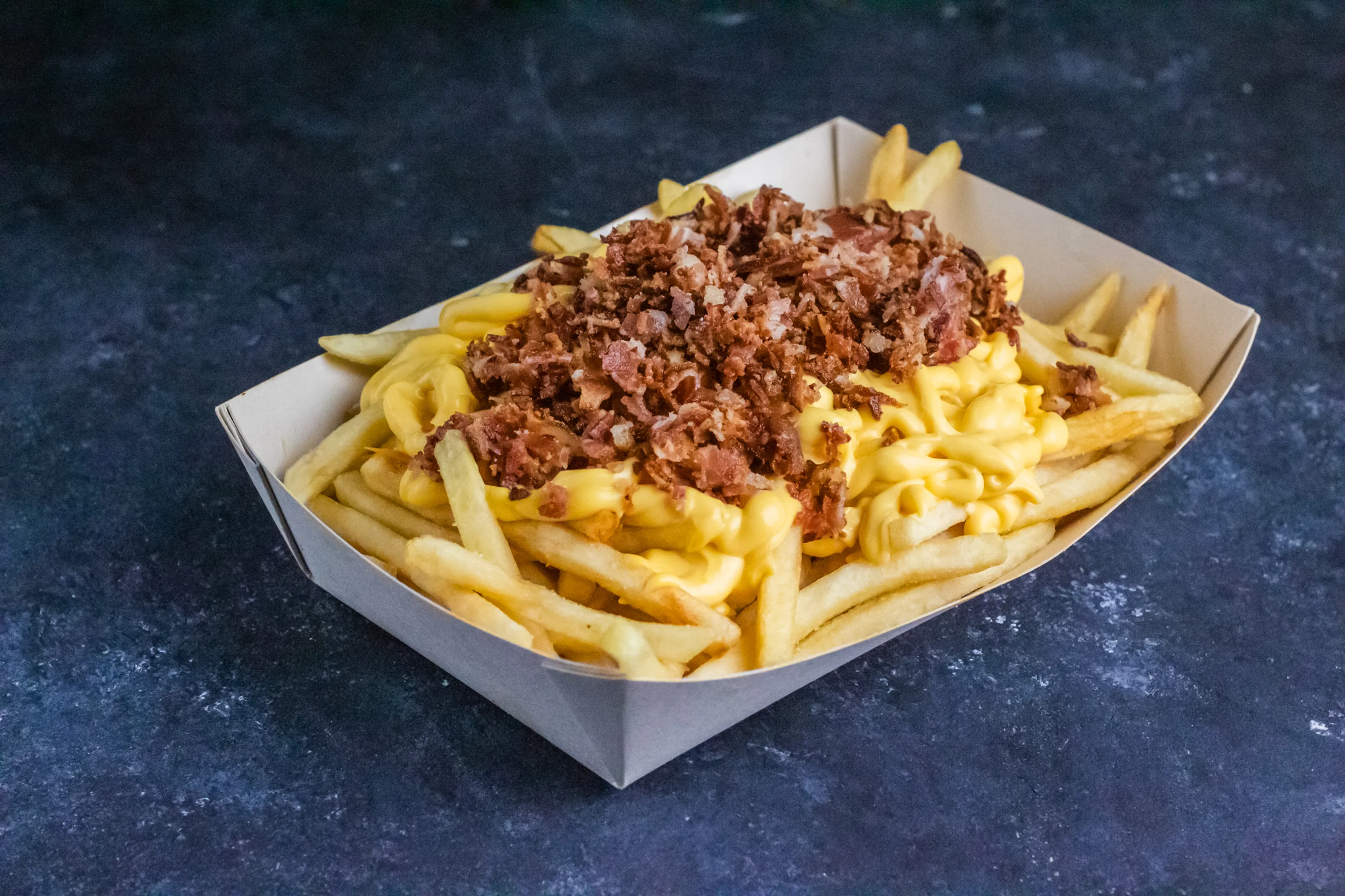 Papas Clásicas + Cheddar & Bacon - La Embajada | Burger's 🍔