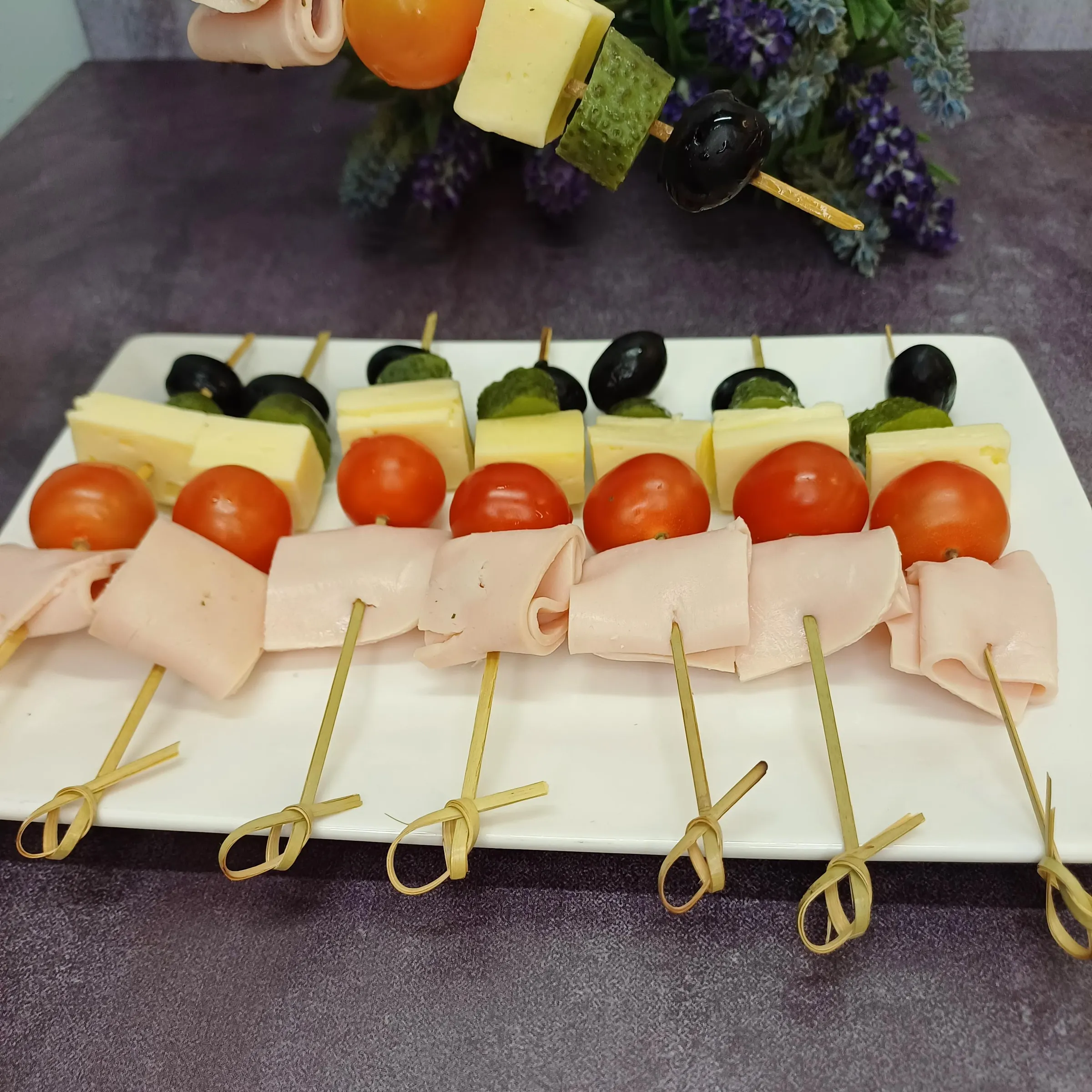 Brochetas Jamón y Queso (12 unidades) - Thelivery | Pide online