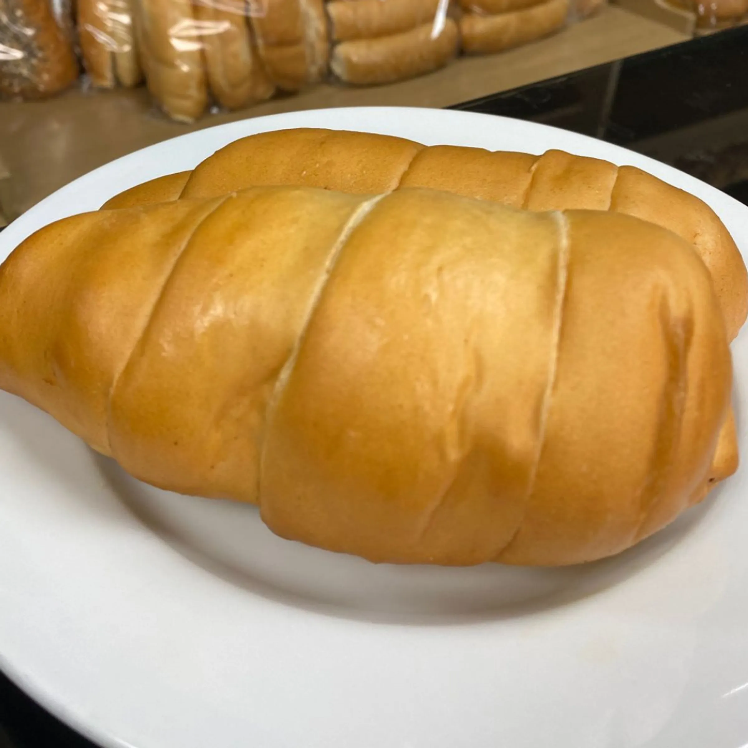 Cachito Jamón - Bienmesabe | Panadería-Pastelería Detal y Mayor