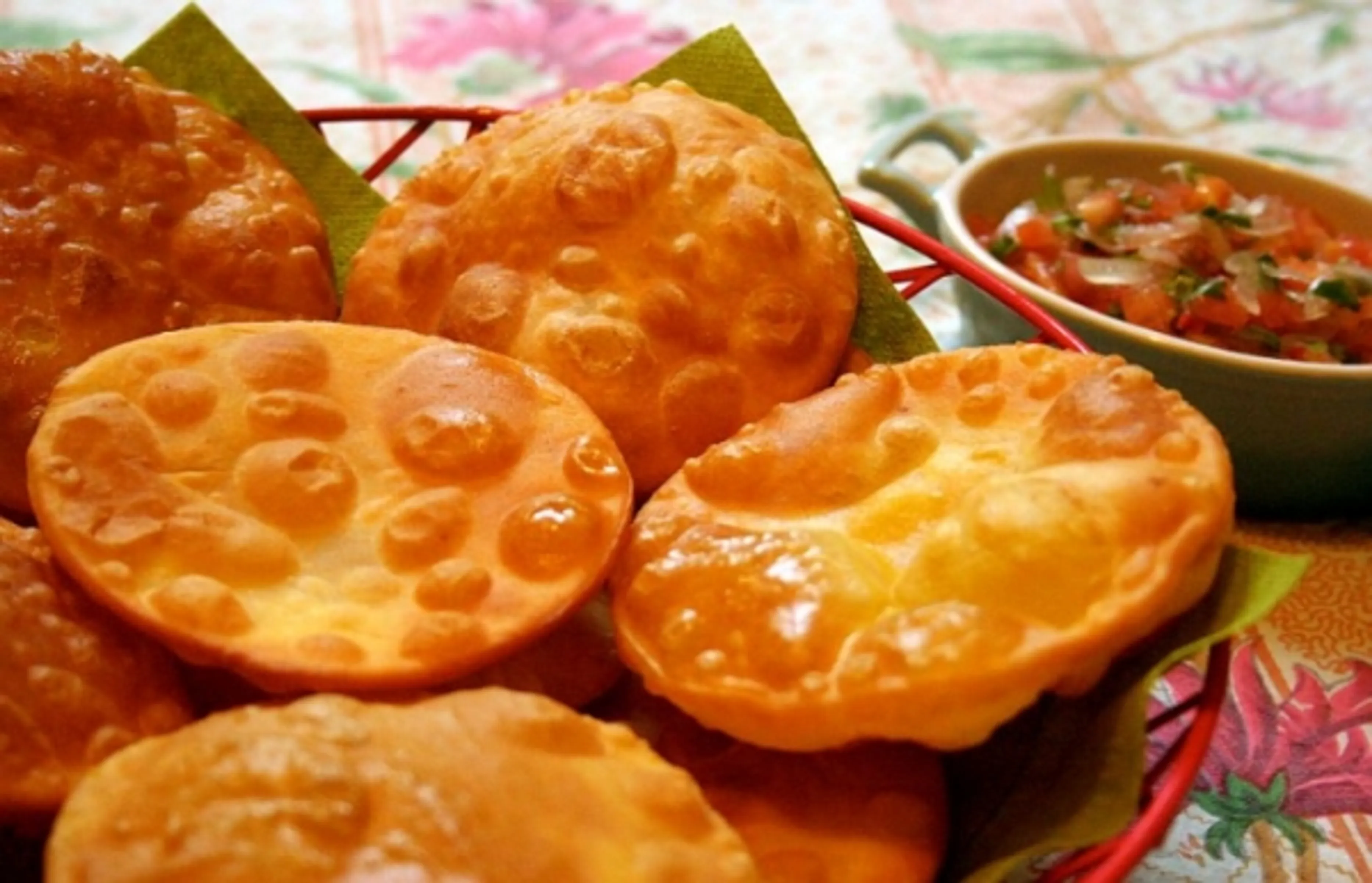 Sopaipillas con pebre 12 u. - La Provincia | Restaurant