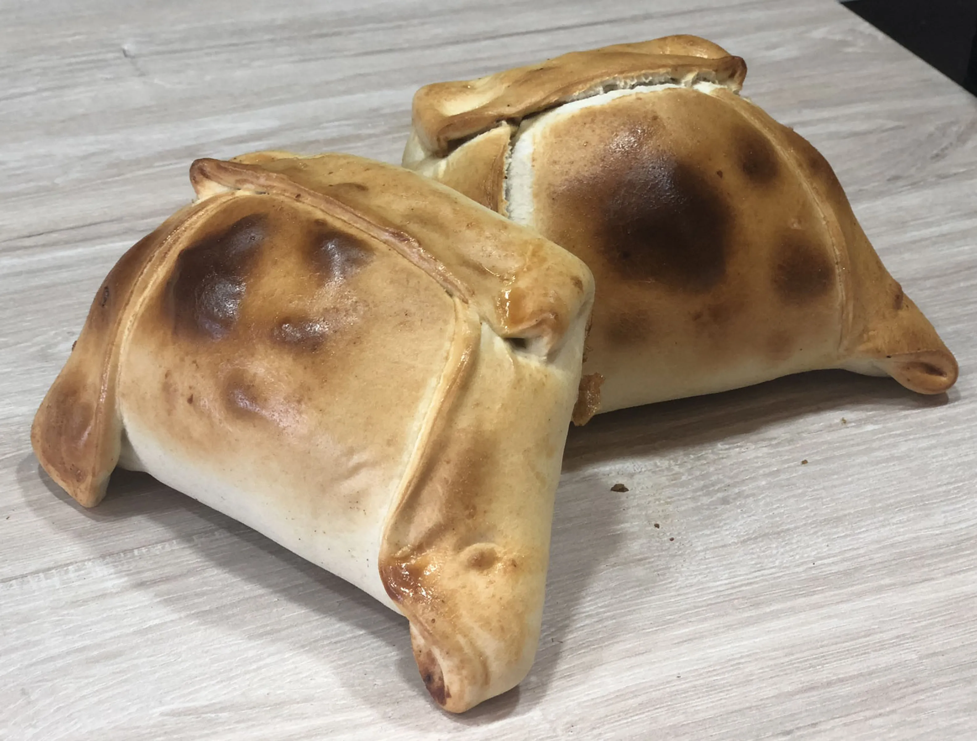 Masa tradicional de pino (trozos de carne nacional) - Pastelería Dumont ...