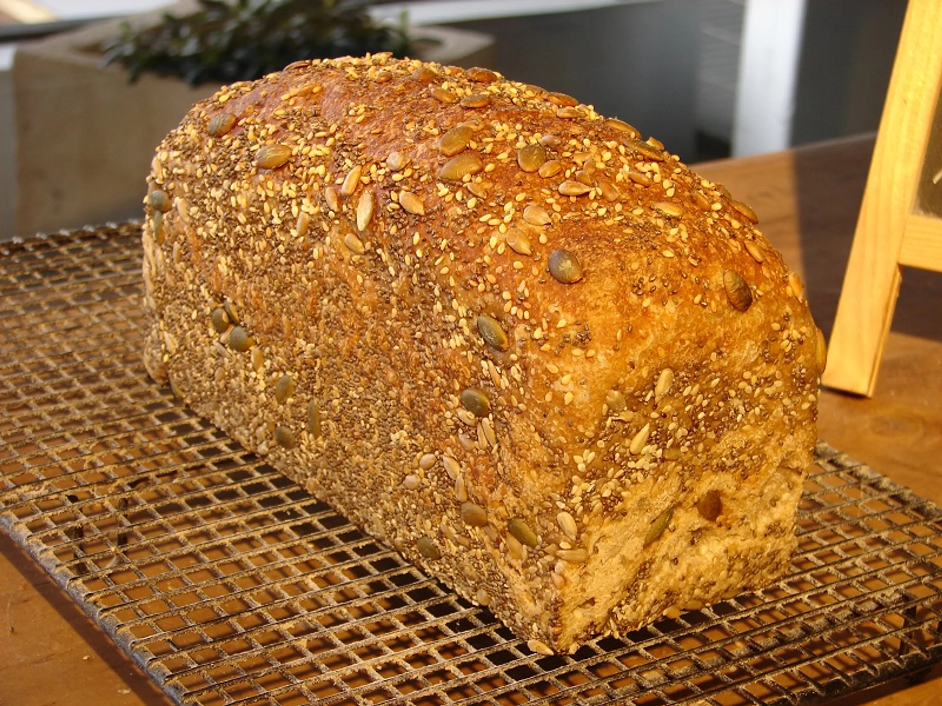 Pan de Molde Masa Madre Integral y Semillas - Divino Pan | Pide online