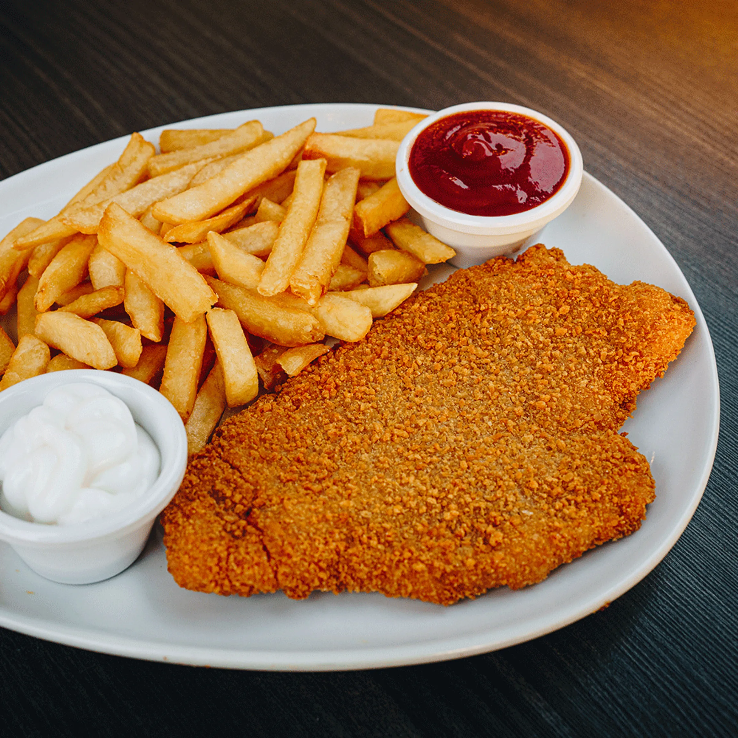 Milanesa de pollo con papas fritas. - Minami Sushi Antofagasta · Sushi a Domicilio y Restaurant