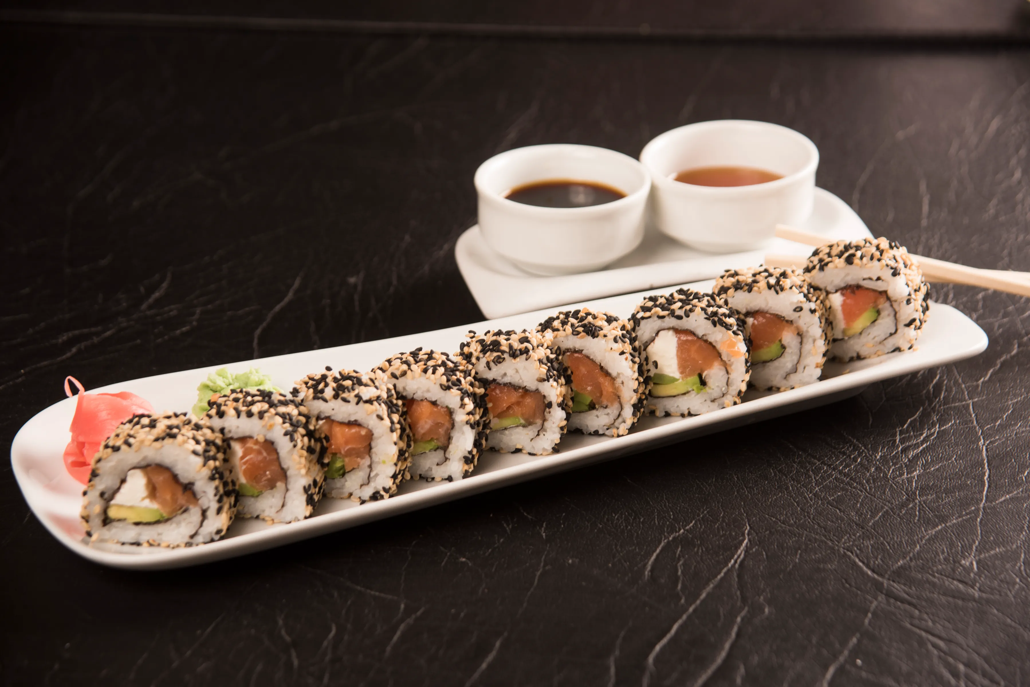 California sake roll - Maru Restaurante Peruano Japonés y fusión Chifa ...