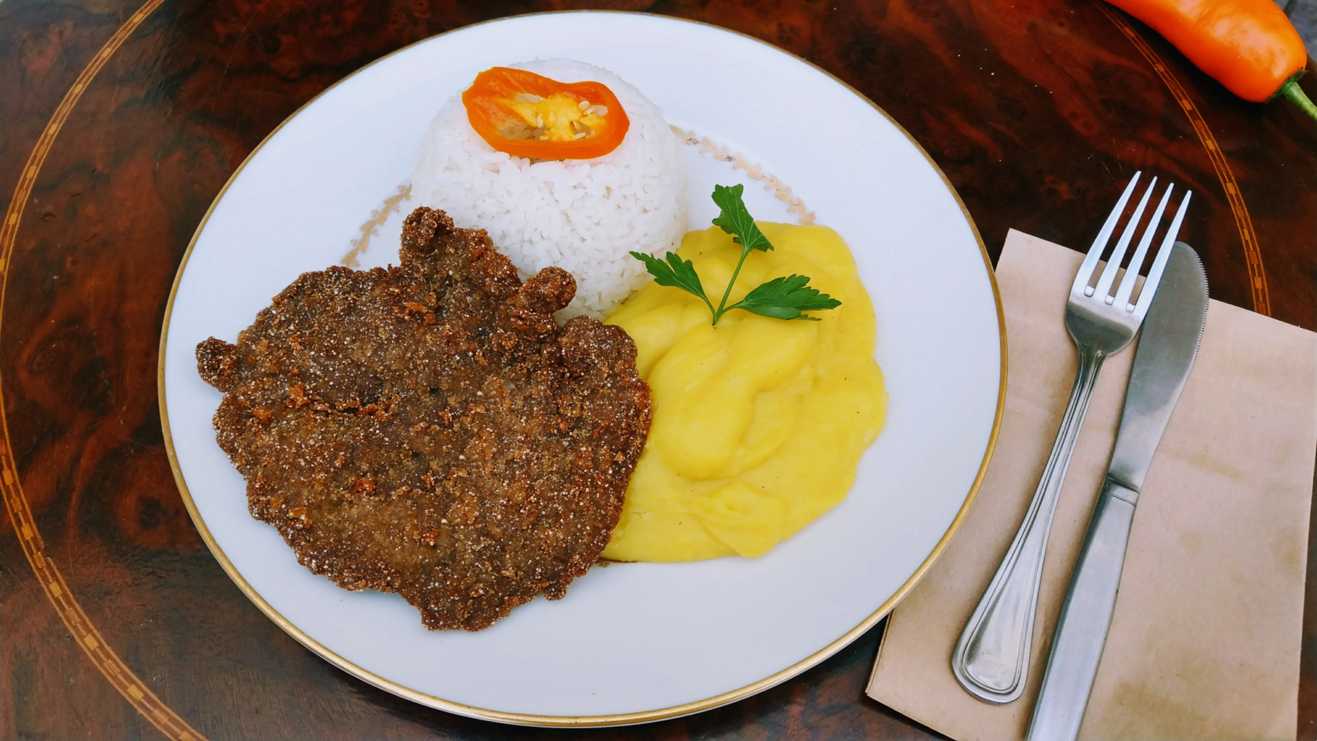 Puré con bistec apanado - Toque Gourmet - Auténtico sabor criollo